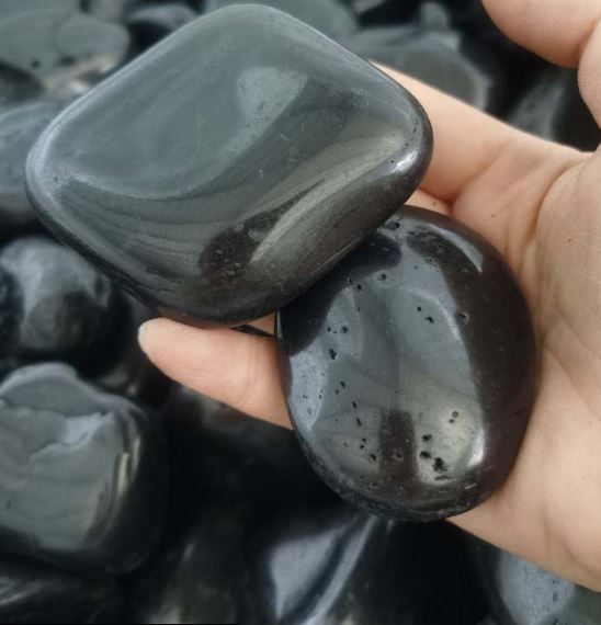 Alpstone Black Echo Pebble 20-30mm 20kg Bag — Cubag